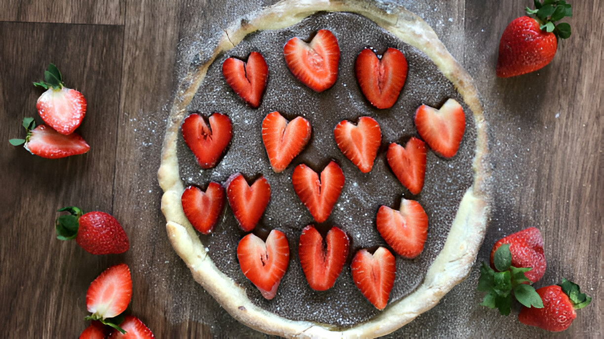 Strawberry Nutella Pizza Recipe - DishPulse